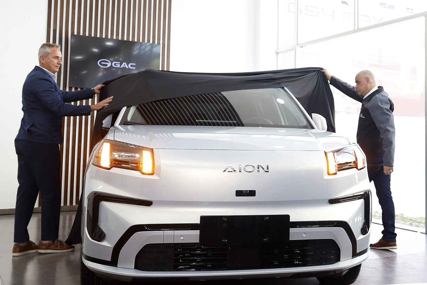 El nuevo SUV eléctrico de GAC, ofrece más de 500 km de autonomía y 8 ...