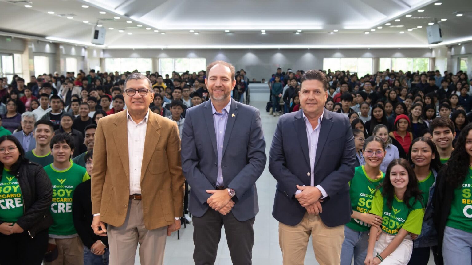 La UEB fue el escenario de los exámenes de las Becas CREando Valor 2025 ...