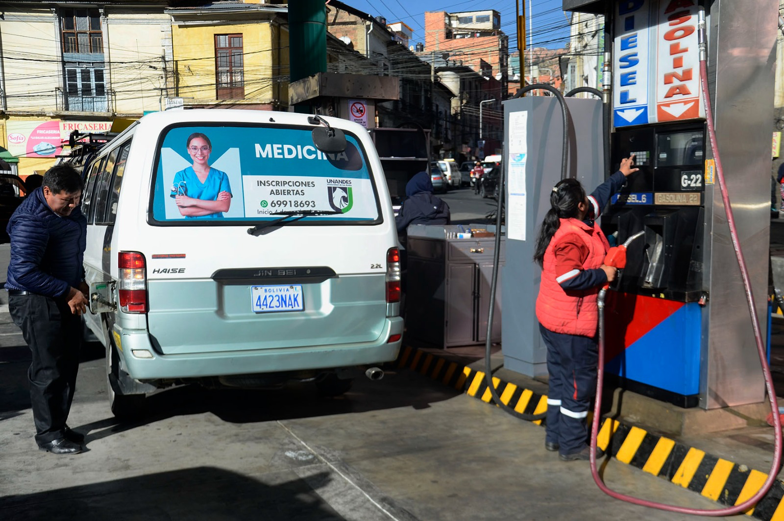 YPFB reanuda al 100% el despacho de gasolina a surtidores y la ANH ...